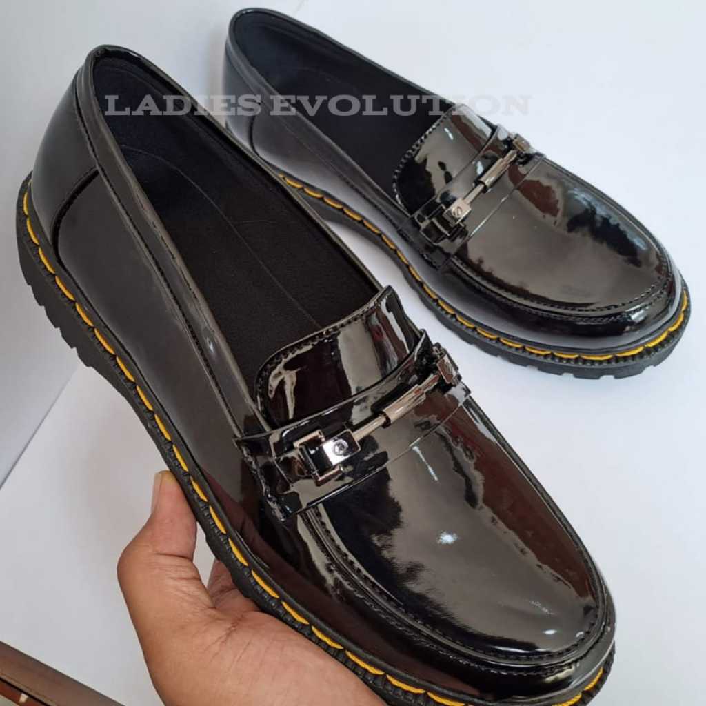 Jual Sepatu Wanita DOCMART LOAFERS BLACK GLOSY SEPATU FLAT/SEPATU ...