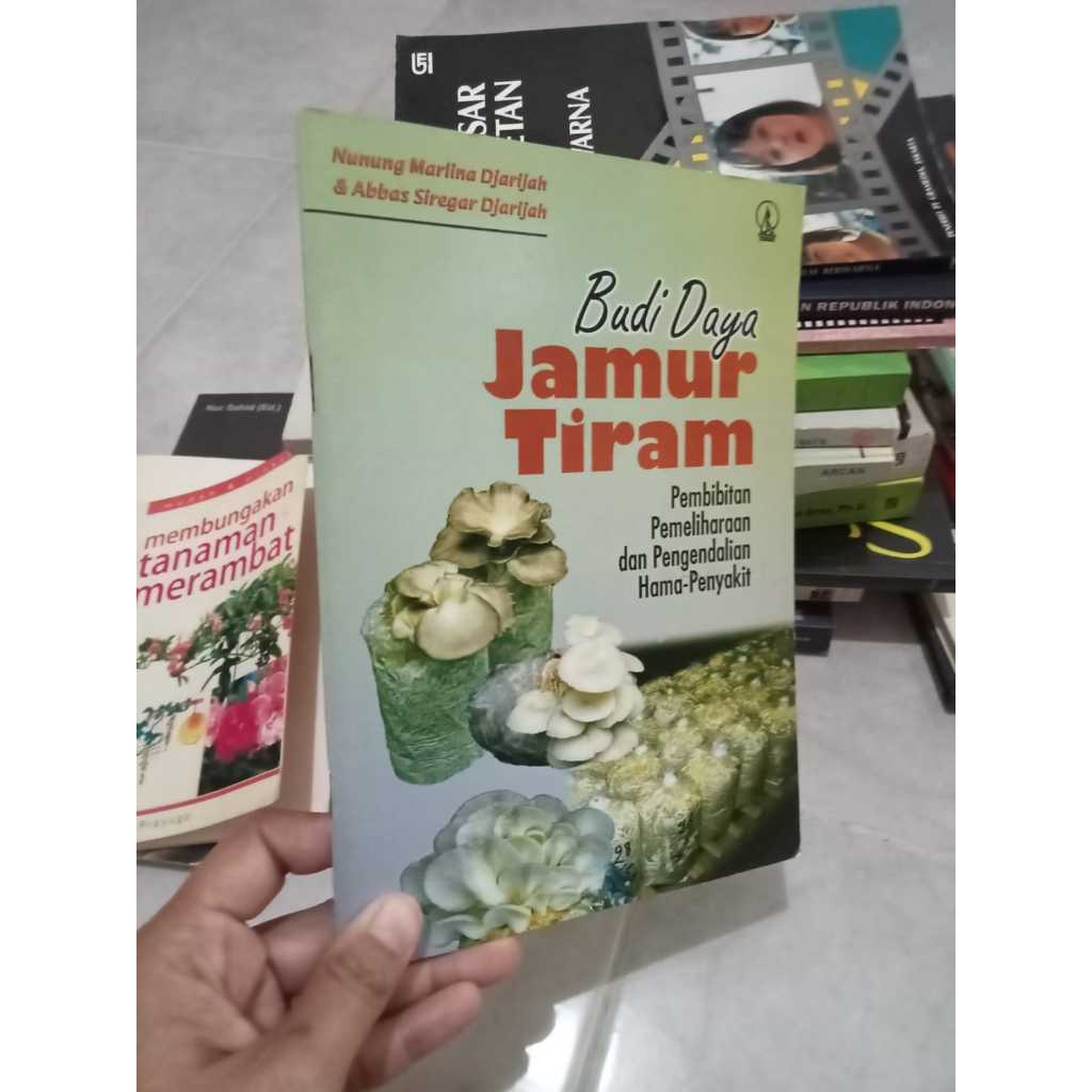 Jual Budidaya Jamur Tiram-Pembibitan,Pemeliharaan, Dan Pengendalian ...