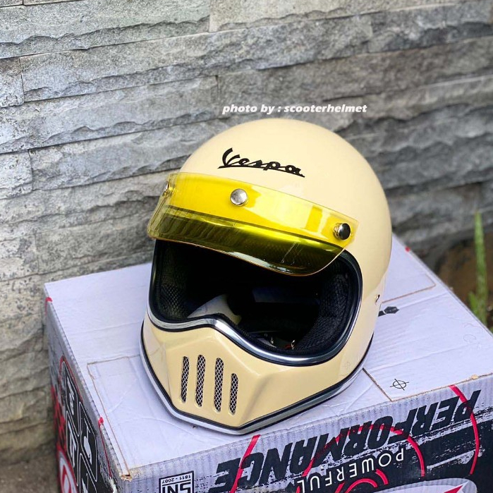 Jual Helm Cakil Vespa Cream + Pet Vintage Japan | Shopee Indonesia