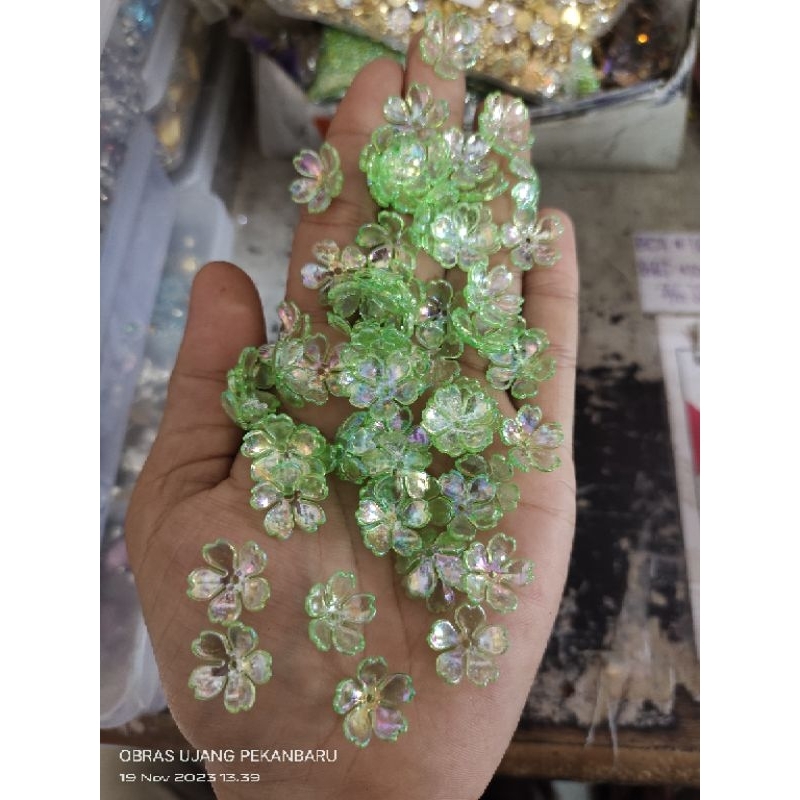 Jual 10gram Payet bunga akrilik 10mm dan 14mm pelangi | Shopee Indonesia