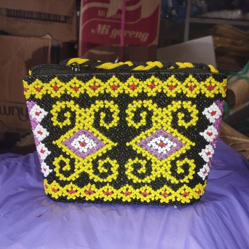 Jual Tas selempang manik motif etnik dayak kalimantan - tas wanita ...