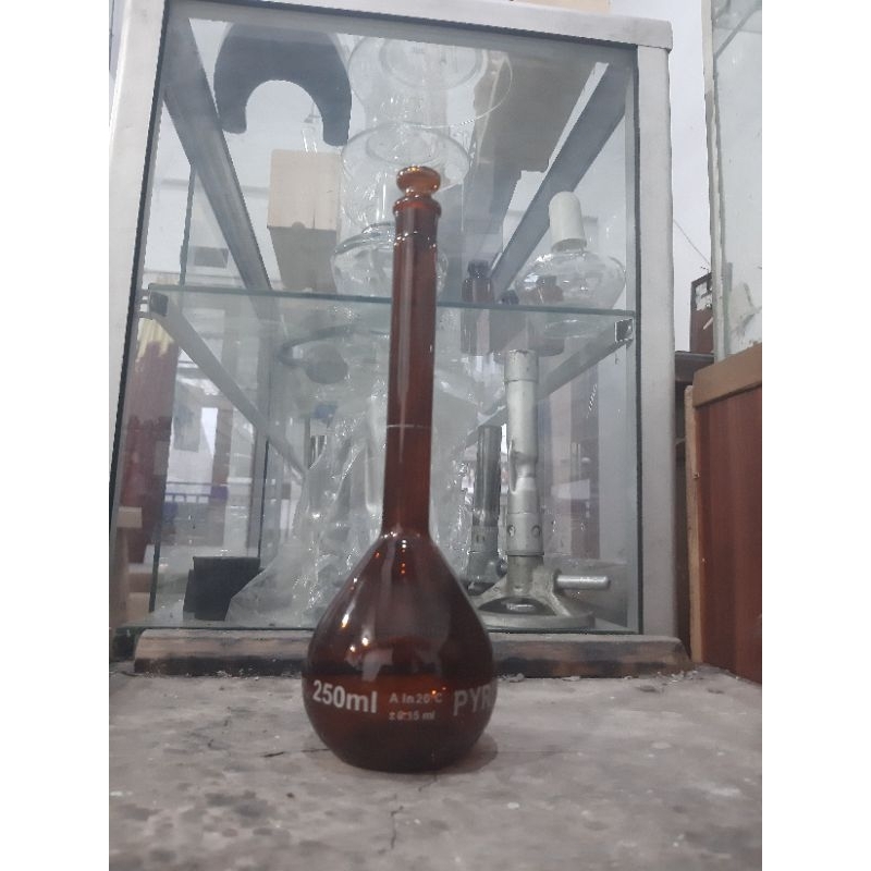 Jual labu ukur volumetric flask full amber 250 ml pyrex | Shopee Indonesia