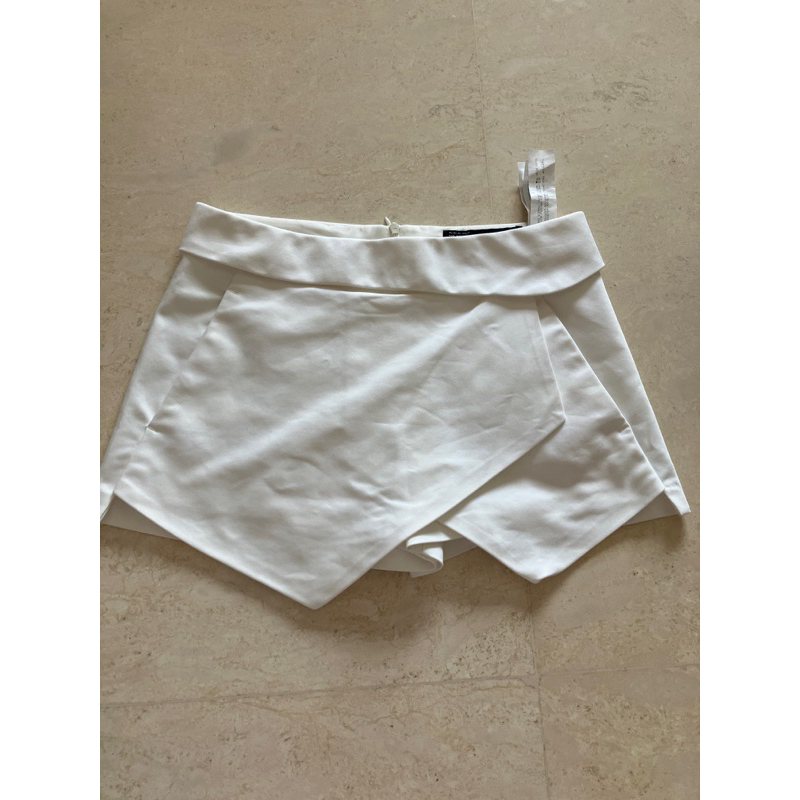 Jual zara asymmetric shorts ( white ) | Shopee Indonesia