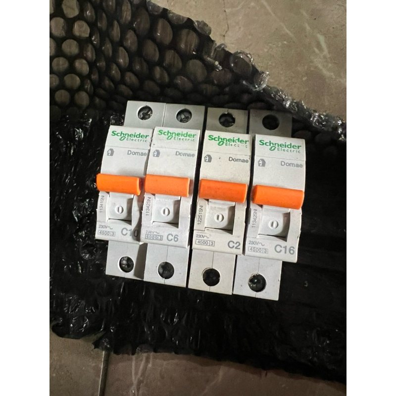 Jual SCHNEIDER MCB DOMAE 1P 2A 4A 6A 10A 16A 1 Phase Fasa 100% ORIGINAL | Shopee Indonesia