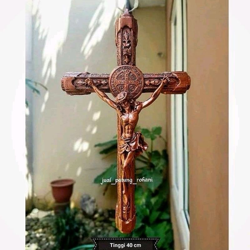 Jual Salib Dinding Yesus Benediktus batik 40 cm ip | Shopee Indonesia