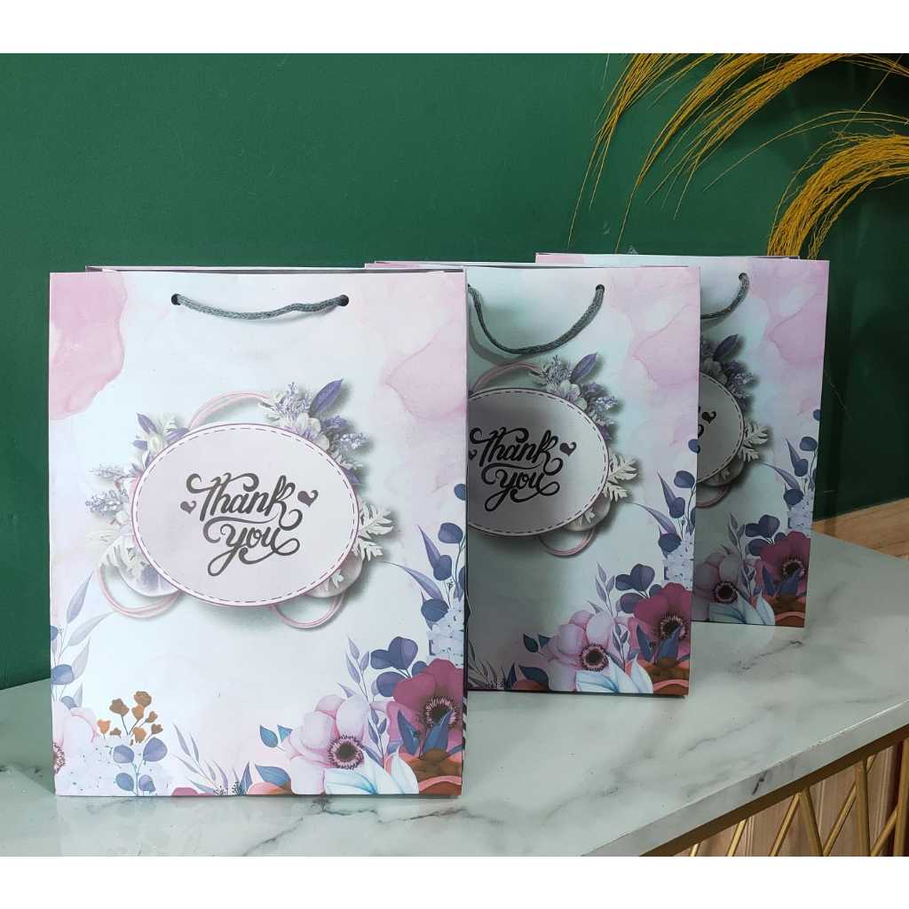 Jual PAPERBAG MOTIF / paperbag batik uk 20x10x25 / paper bag | Shopee ...