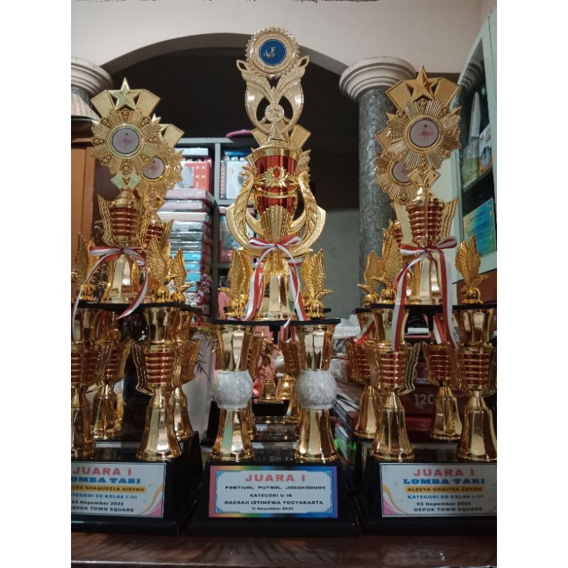 Jual Pesanan CUSTOM Piala/Trophy Juara Prestasi | Shopee Indonesia
