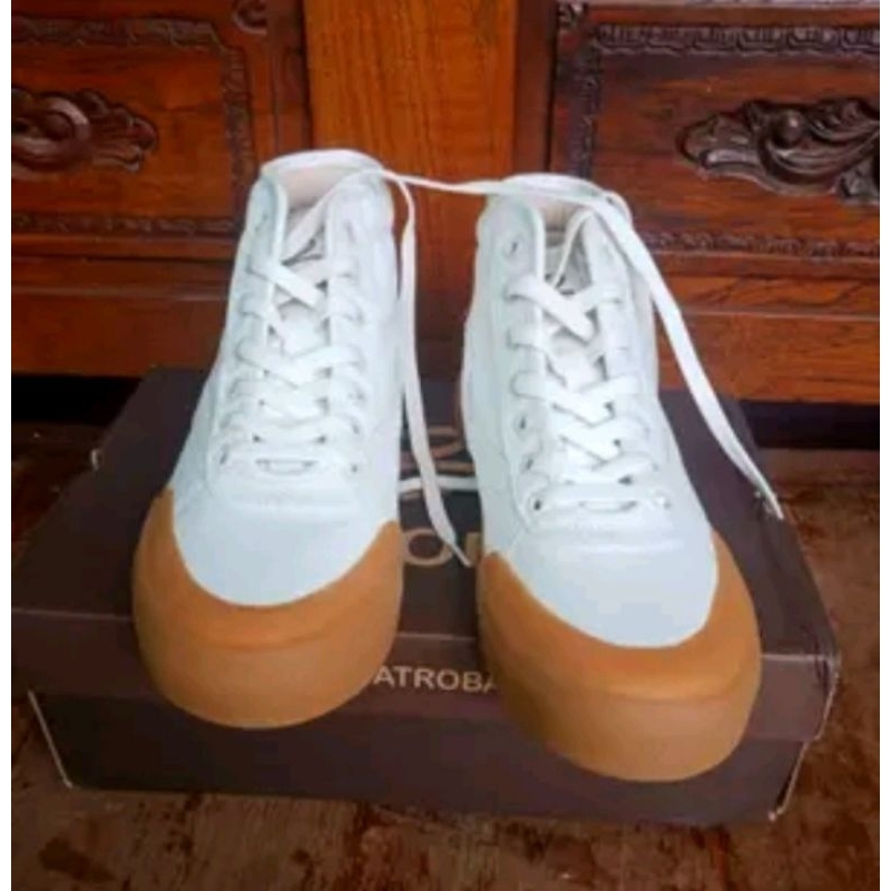 Jual PATROBAS Equip Low High Gum Preloved Sepatu Sneakers Second ...