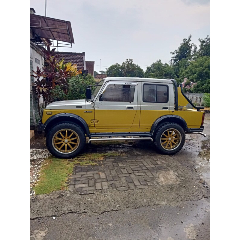 Jual Mobil Suzuki Katana SC 2WD Jeep 1989 970 cc Silver Kuning Bensin ...