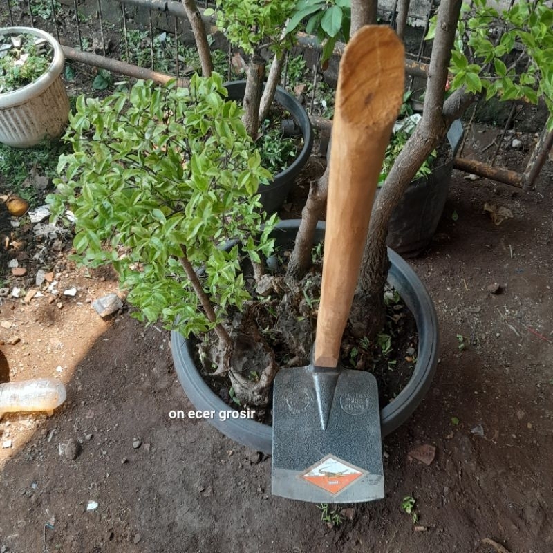Jual Cangkul besar cangkul baja anti lengket siap pakai cap buaya emas ...