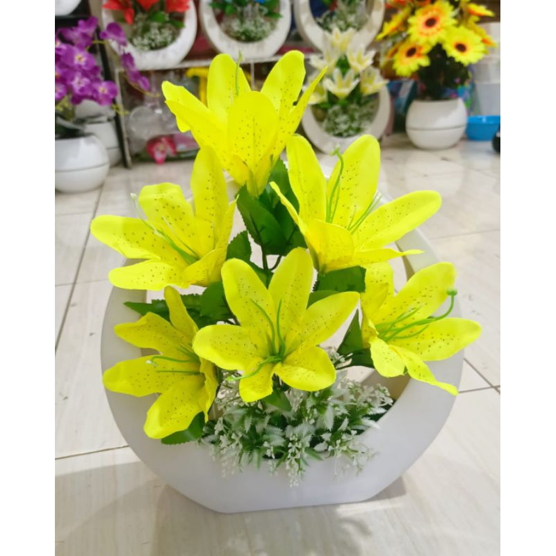 Jual RANGKAIAN BUKET BUNGA AMARILIS DENGAN POT SABIT | Shopee Indonesia