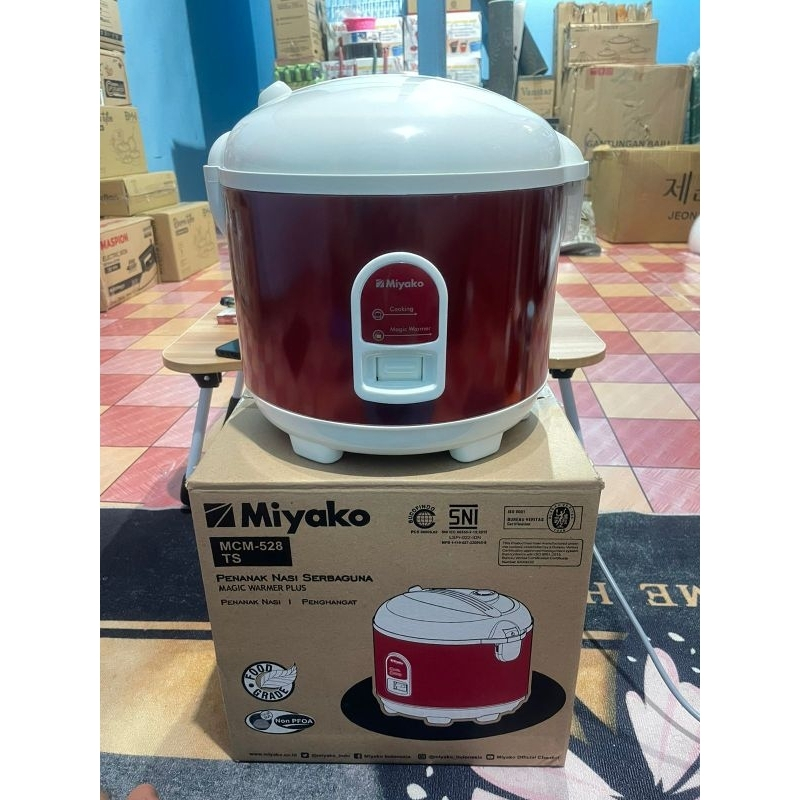 Jual MIYAKO Rice Cooker 1.8 Liter Magic Com Warmer Plus MIYAKO MCM528 ...