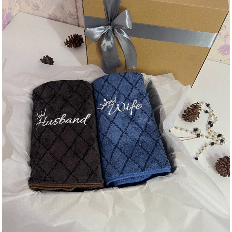 Jual Hampers Handuk Bordir Husband Wife 70x140cm Couple / Hampers ...