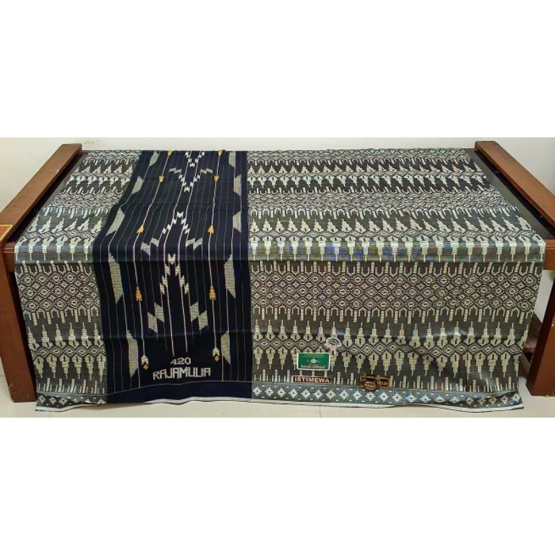 Jual SARUNG TENUN SUTERA RAJA MULIA 420 EXCLUSIVE FULL SONGKET | Shopee ...