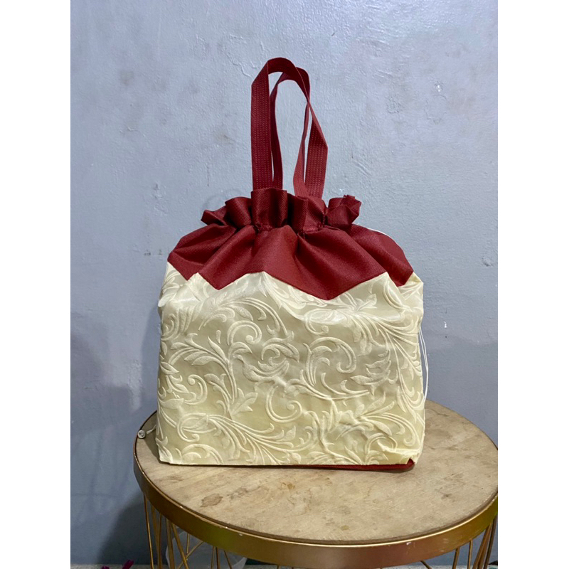 Jual (1 LUSIN = 12 PCS) TAS HAJATAN EMBOS SERUT 70 GSM 22x22 TINGGI 30 ...
