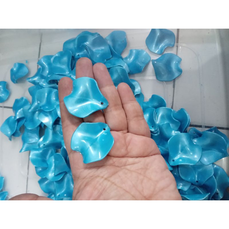 Jual manik kelopak besar biru 100 gram | Shopee Indonesia