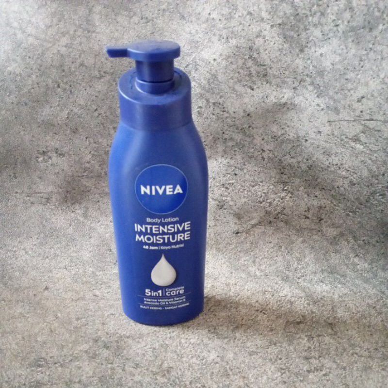 Jual Nivea intensive moisture body lotion pump 380 380ml biru blue | Shopee Indonesia