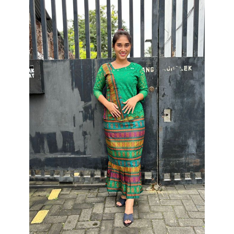 Jual Miss Nauli/ One Set Etnik Ulos Sadum / Blouse Rok Batik Batak Gorga Miss Nauli | Shopee ...