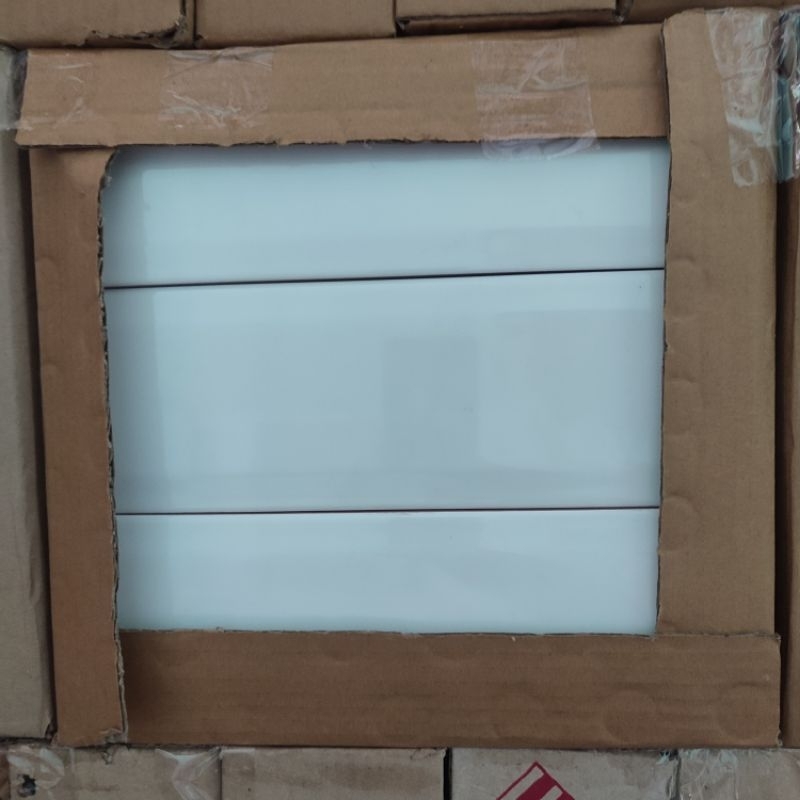 Jual Keramik dinding 10x30 List putih bevel | Shopee Indonesia
