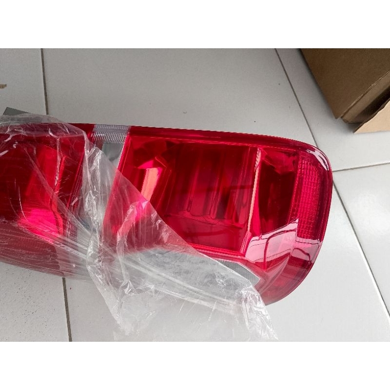 Jual STOP LAMP HILUX SEBELAH KANAN SESUAI GAMBAR !! | Shopee Indonesia