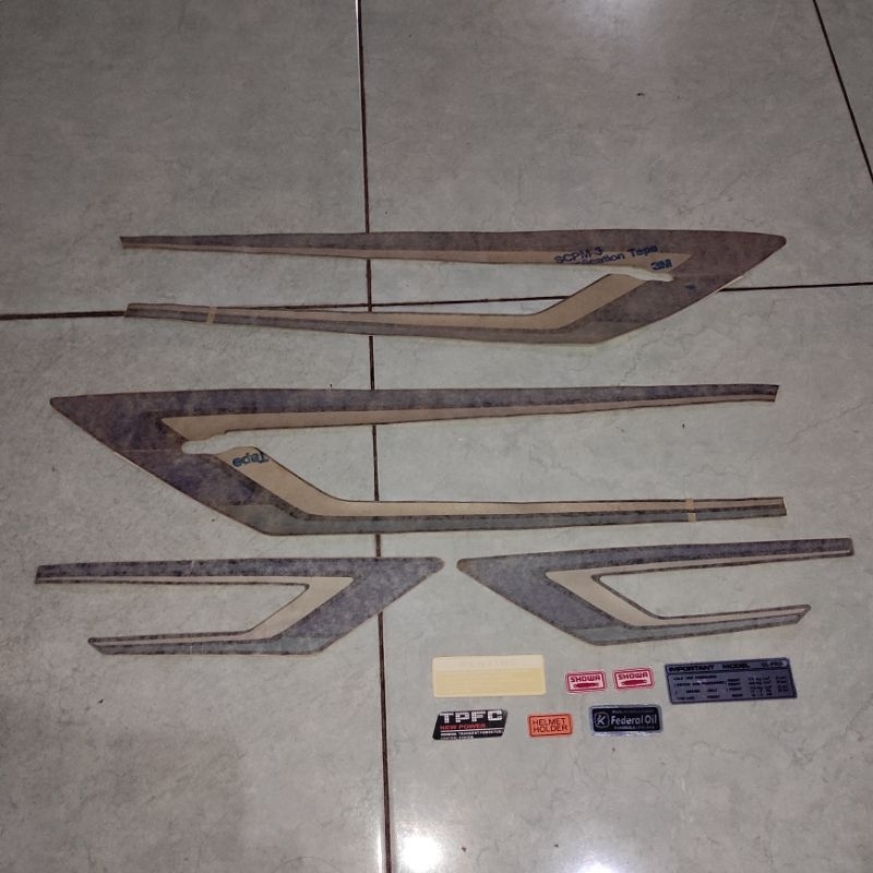 Jual Stiker Stripping striping decal graphic tangki box aki Honda GL100 ...