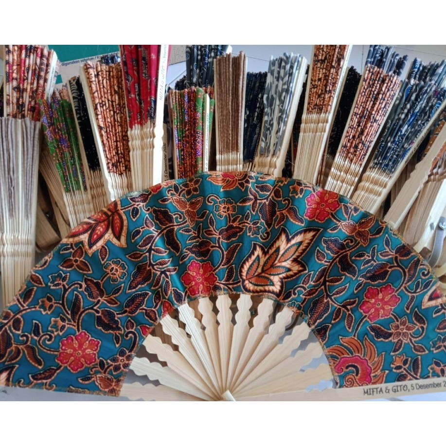 Jual Souvenir Pernikahan Kipas Batik 50 pcs / Kipas Motif Kain Batik ...