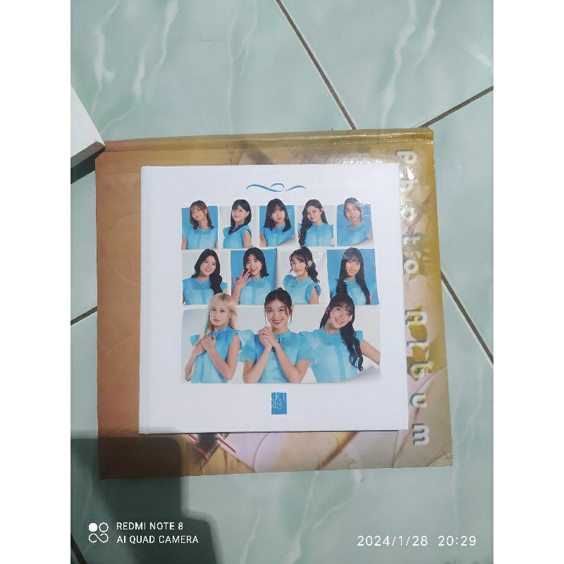 Jual Photobook JKT48 edisi sayonara crawl bonus CD | Shopee Indonesia