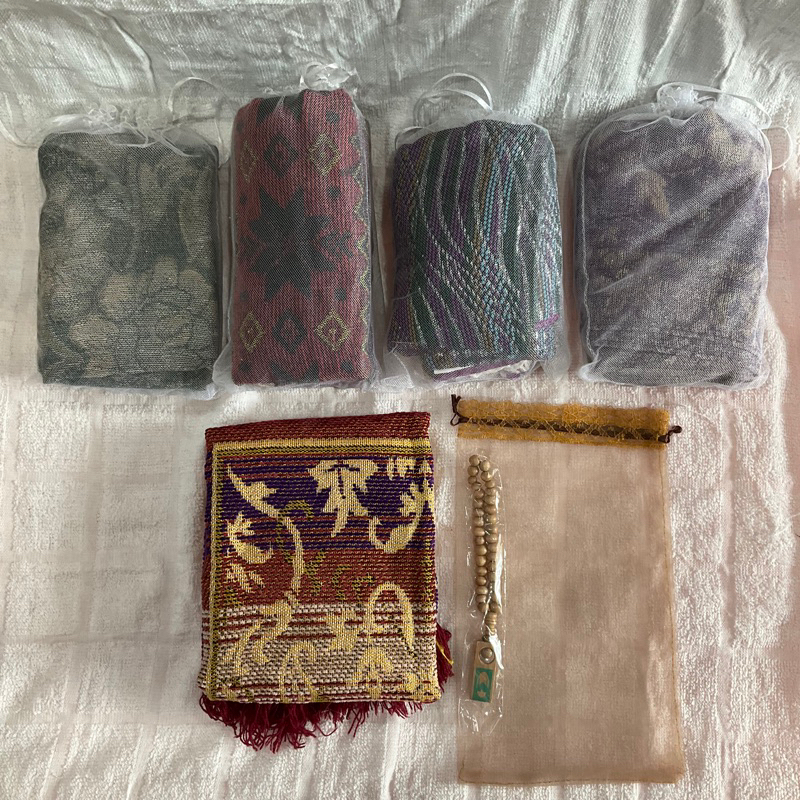 Jual Paket Souvenir Tile Sajadah Dengan Tasbih / Souvenir Parcel ...