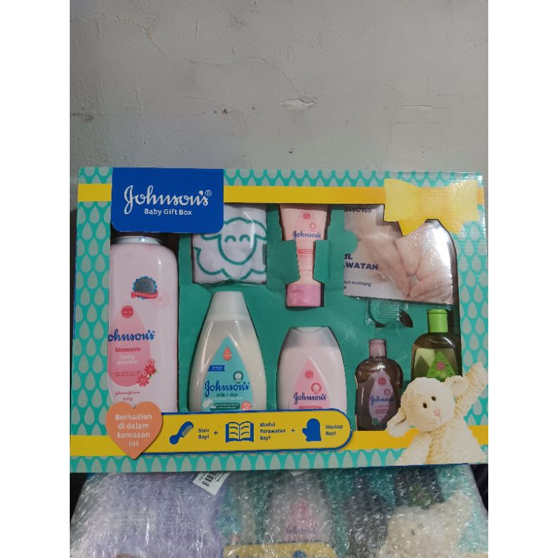 Jual johnson starter kit baby gift set (sisir+washlap+modul) | Shopee ...