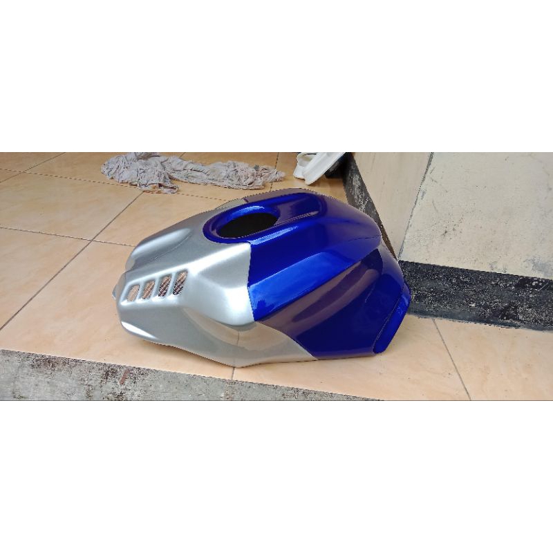 Jual cover tangki r15v2 model r1 warna bisa request | Shopee Indonesia