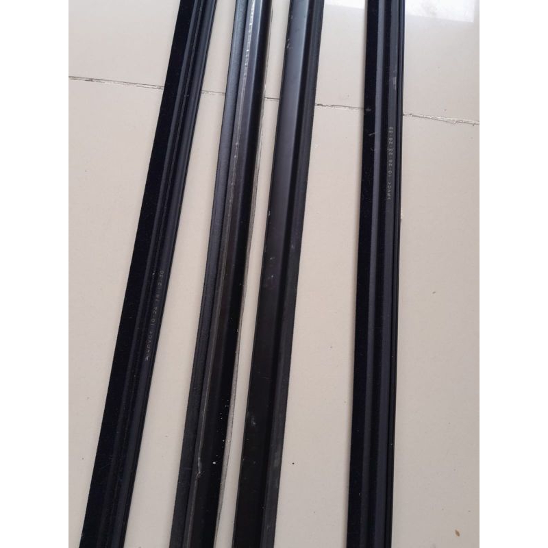 Jual toyota ist hitam lis kaca luar mobil weather strip set 4 pintu ori ...