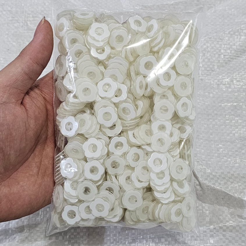Jual Kancing Baju Sakura 15mm/1,5cm/24L @5 gros Kancing Piyama Kancing ...