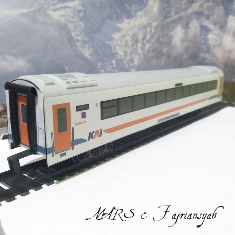 Jual Kereta Api Indonesia | Gerbong Penumpang | Lokomotif CC201 CC203 ...