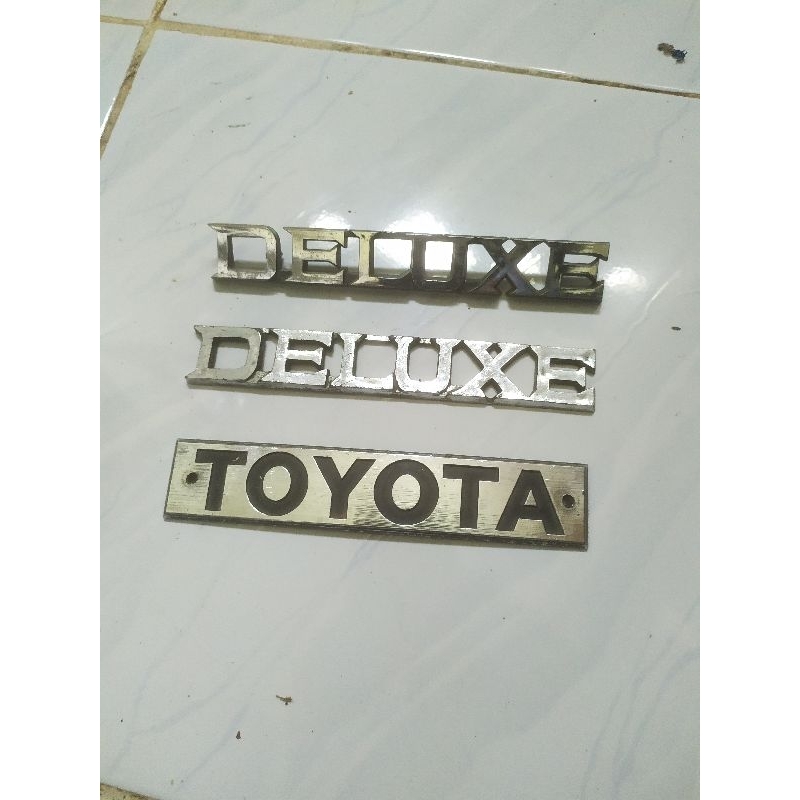 Jual logo emblem deluxe l300 dan toyota | Shopee Indonesia
