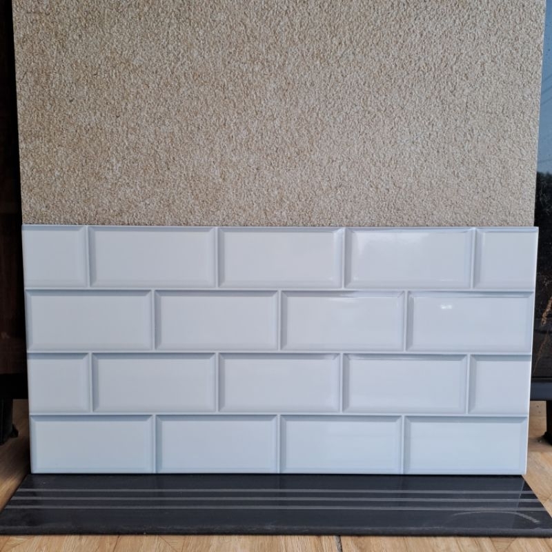 Jual Keramik Dinding Bata Putih Bevel Mulia Accura 30x60 ORIGAMI WHITE ...