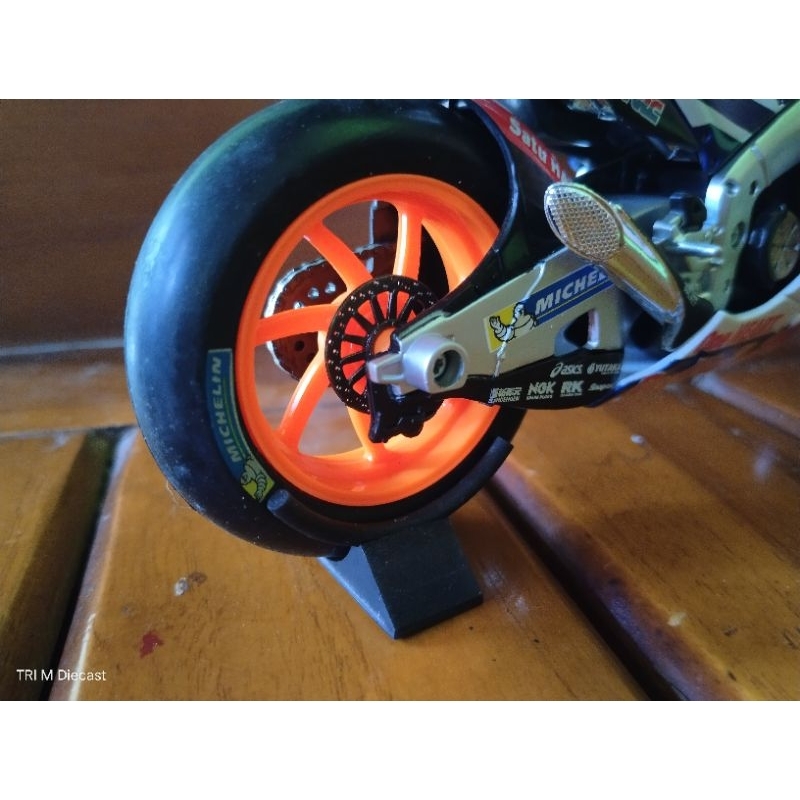 Jual Stand Paddock jepit resin 3D Untuk diecast skala 1:10 | Shopee ...