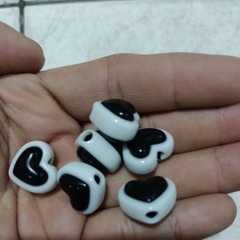 Jual Manik 1,7cm love hitam putih candy isi 1pon | Shopee Indonesia