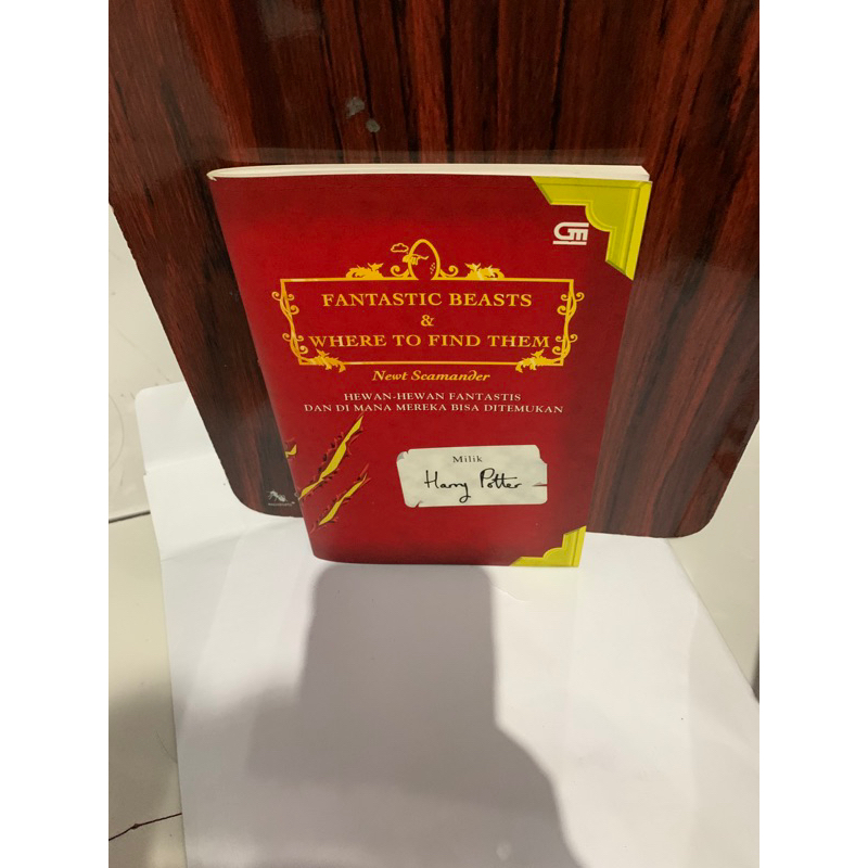 Jual fantastic beast and where to find them j k rowling penerbit ...