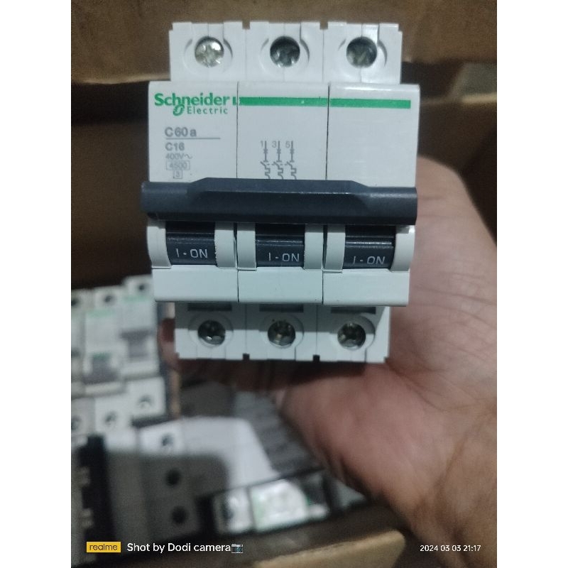 Jual MCB Schneider 3 phase C60 16A | Shopee Indonesia