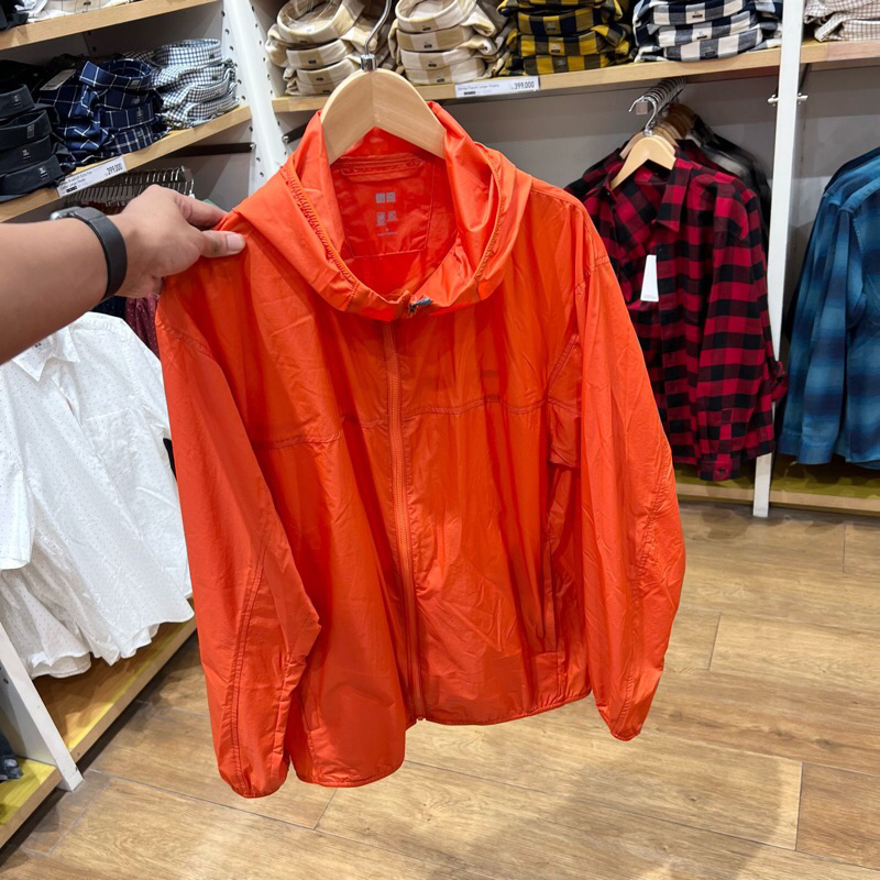 Jual UNIQLO UV PROTECT RUNNING JACKET | Shopee Indonesia