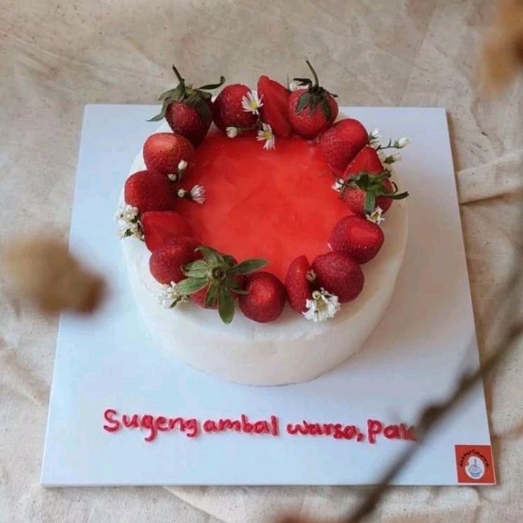 Jual CAKE ULTAH TOPPING STOWBERRY diameter 18/ cake buah/ cake ulang ...