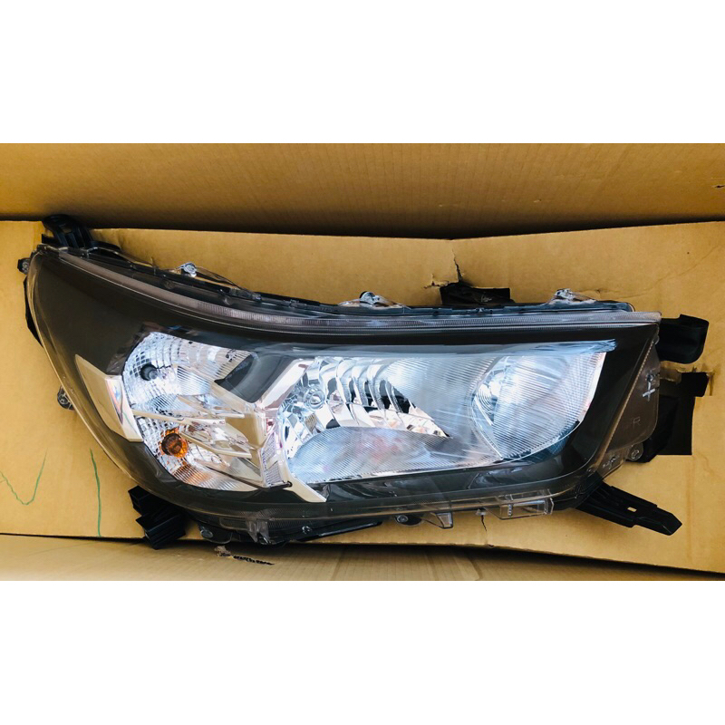 Jual Lampu Depan Head Lamp Hilux 2022-ON Harga Satuan(Sebelah) | Shopee ...