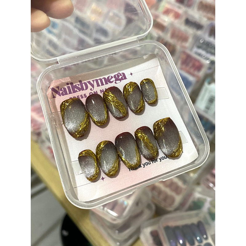Jual MLG1 maroon cat eyes list gold press on nails | Shopee Indonesia