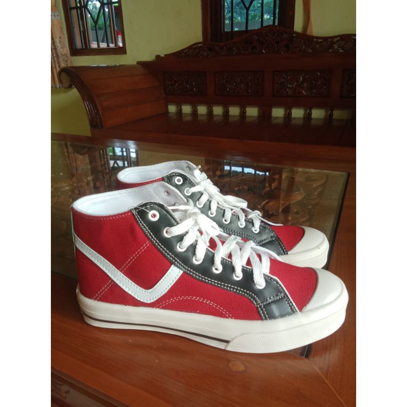 Jual sepatu casual boot cocok buat sekolah dan jalan jalan | Shopee ...