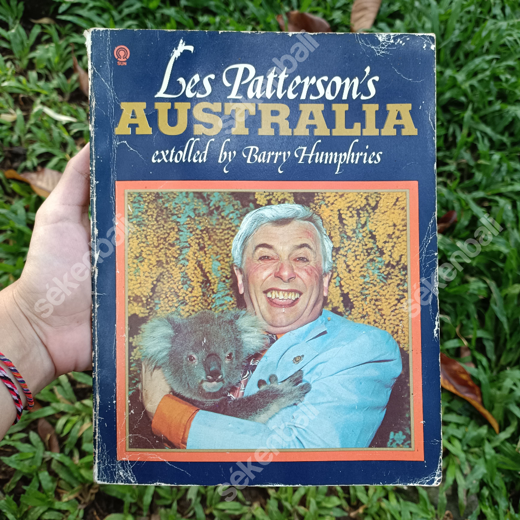 Jual Buku Sir Les Patterson's Australia extolled by Barry Humphries ...