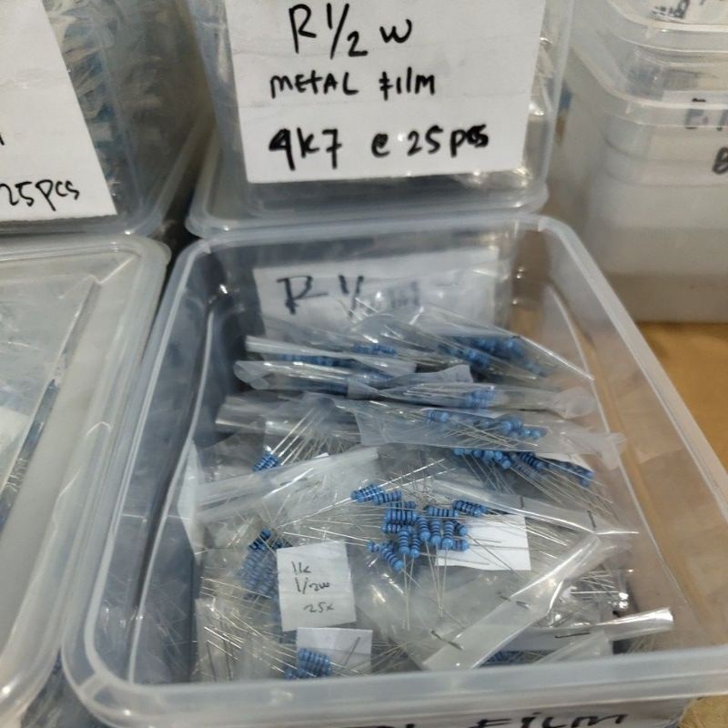 Jual resistor 1/2 watt 1% isi 25pcs 10R 2k2 1M 2K7 100K 100R 1R 220R ...
