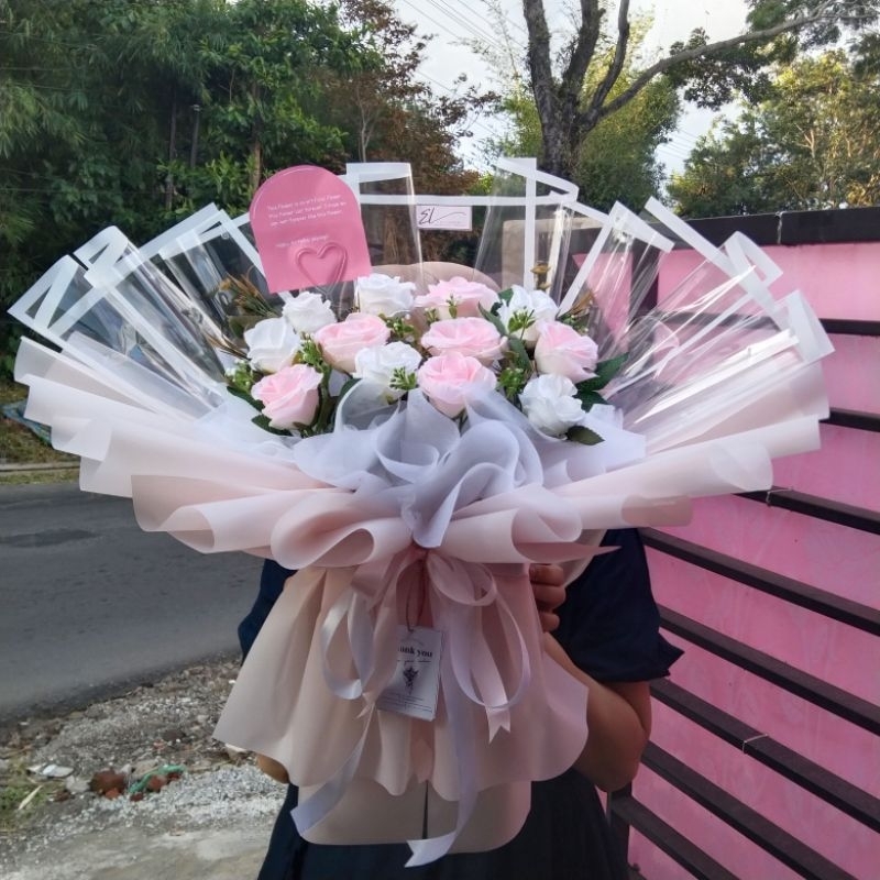 Jual Buket bunga mawar 12 tangkai / buket artificial / buket mawar ...