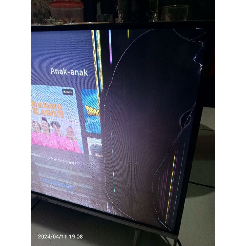 Jual TV digital smart TV coocaa 32inch kondisi LCD retak | Shopee Indonesia