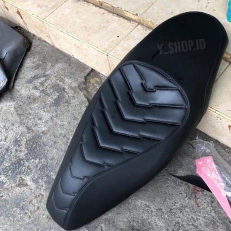 Jual Sarung Cover Kulit Jok Stylo 160 Retro MBtech Model Arow ...