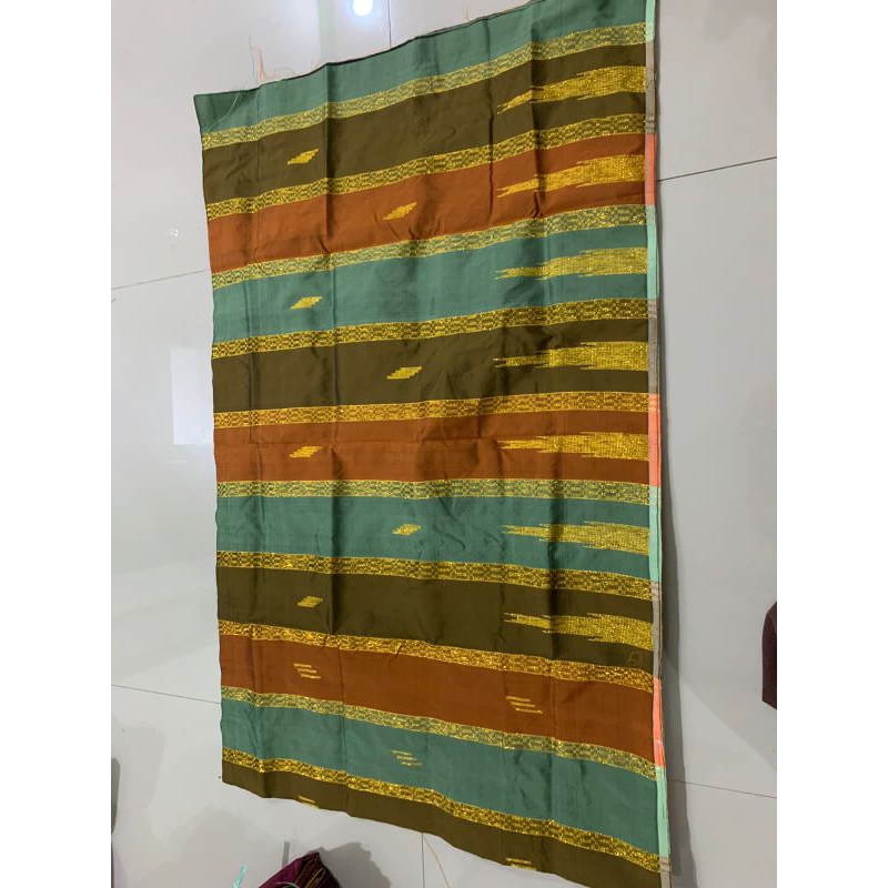 Jual Sarung sutra Bugis Tenun pancawarna teracota Asli | Shopee Indonesia